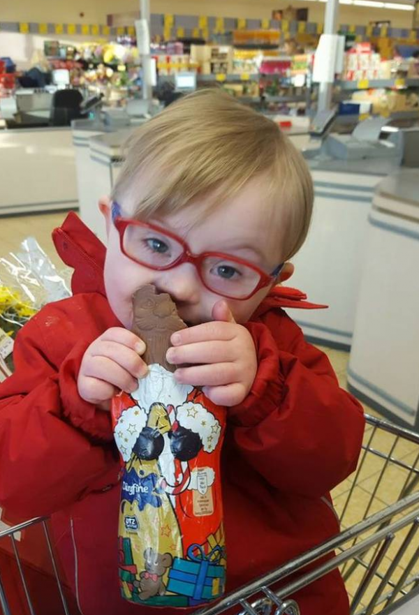 Celebrities come together to help little Archie find his glasses